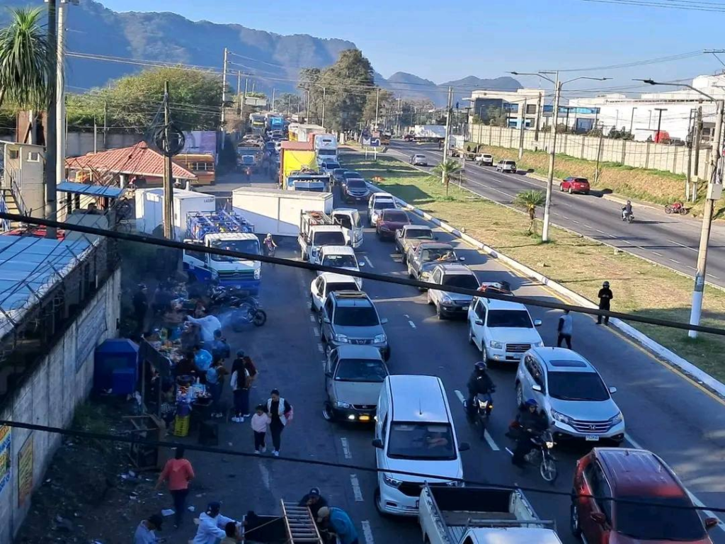 ¡Precaución! Bloqueo se registra en la ruta al Pacífico