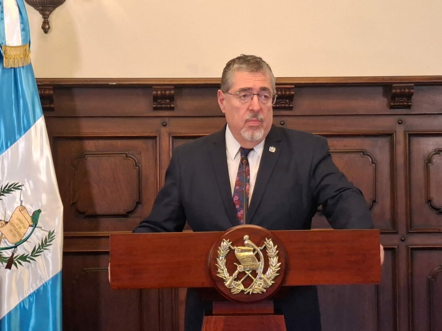 Gobierno oficializa subsidio ante alza en combustibles